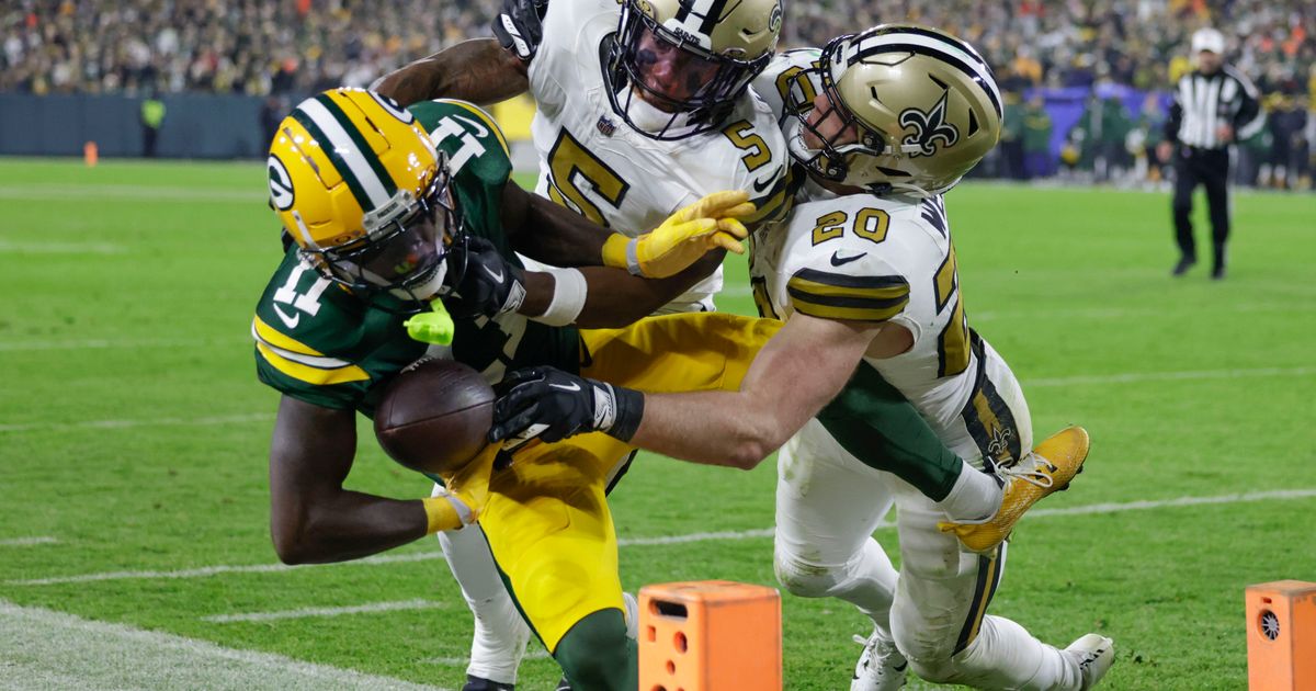 Packers clinch playoff berth with 1st shutout in NFL this season, 34-0 ...