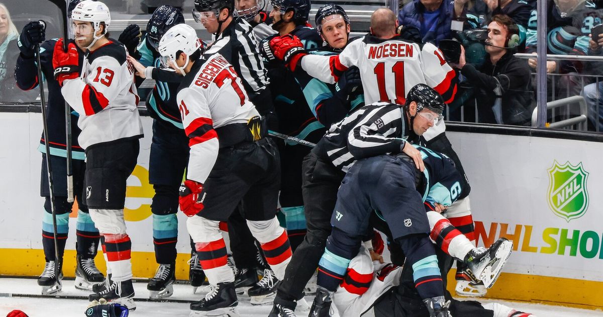 Photos: Kraken fall to Devils, 3-2 | The Seattle Times