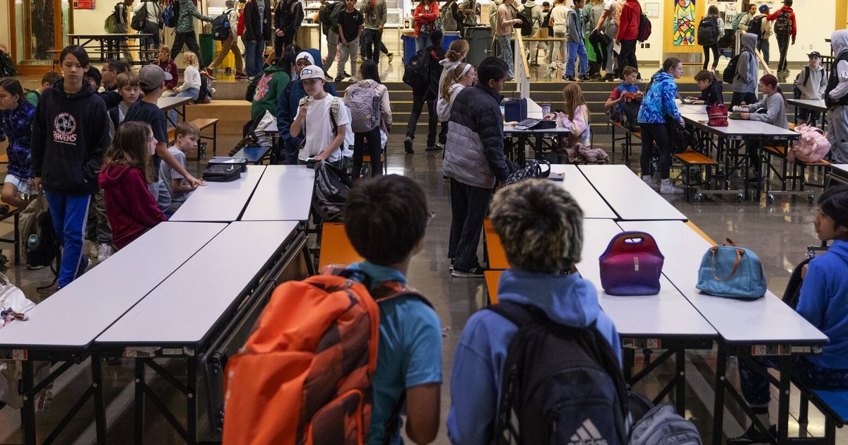 WA bill would limit cellphone use in schools | The Seattle Times