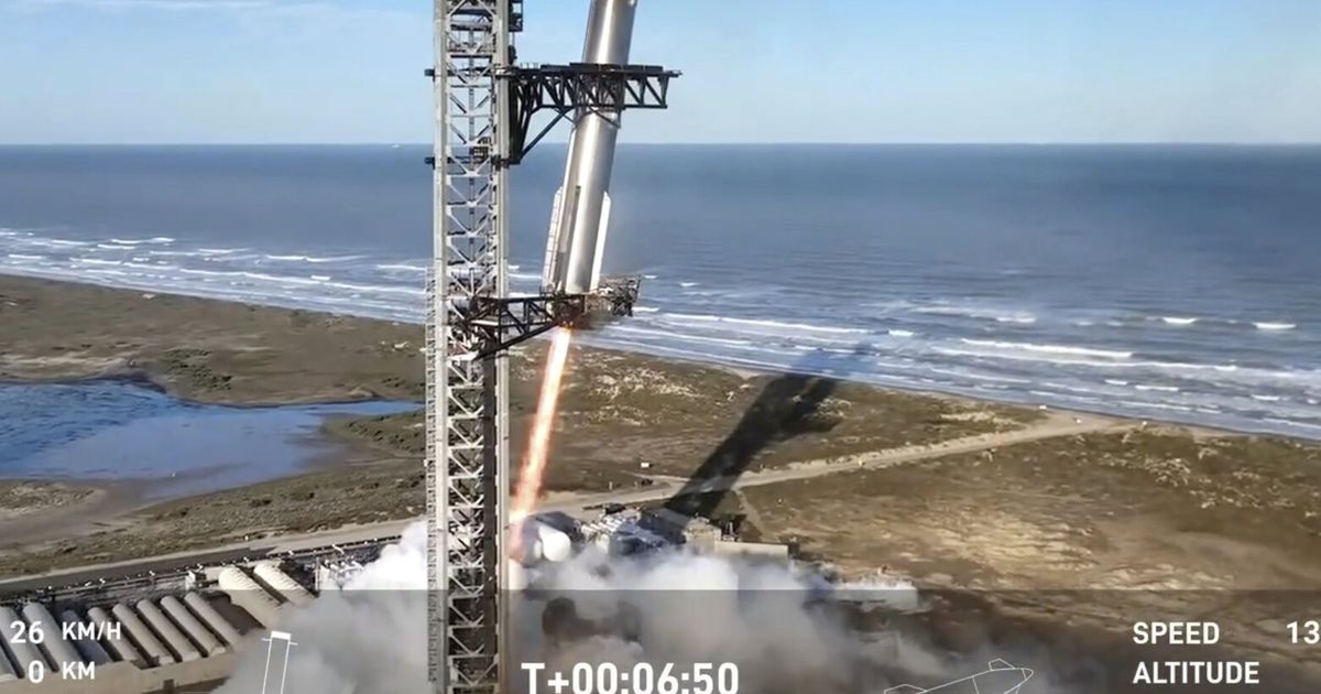 SpaceX loses spacecraft after catching rocket booster at the launch pad ...
