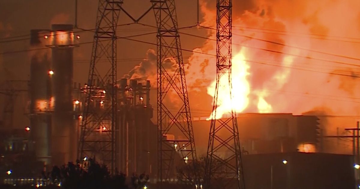 Smoke from fire at California lithium battery plant raises concerns ...