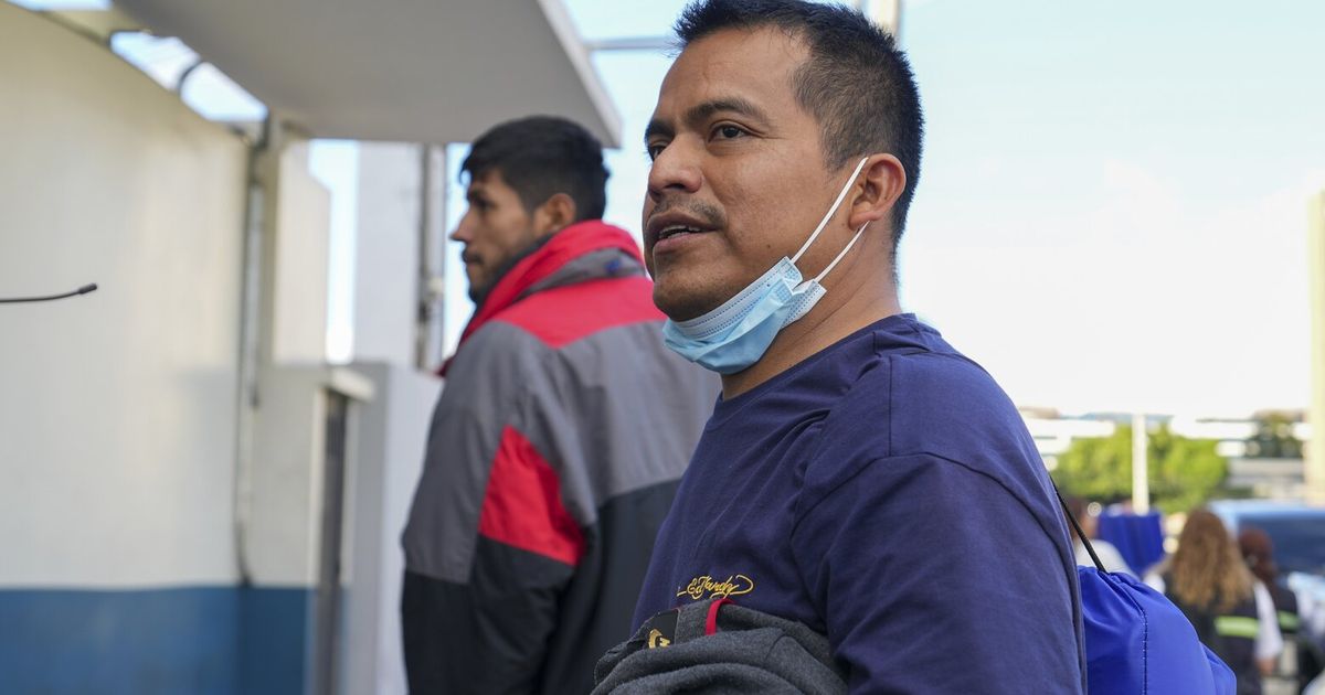 Migrants describe flights aboard US military planes carrying out Trump ...