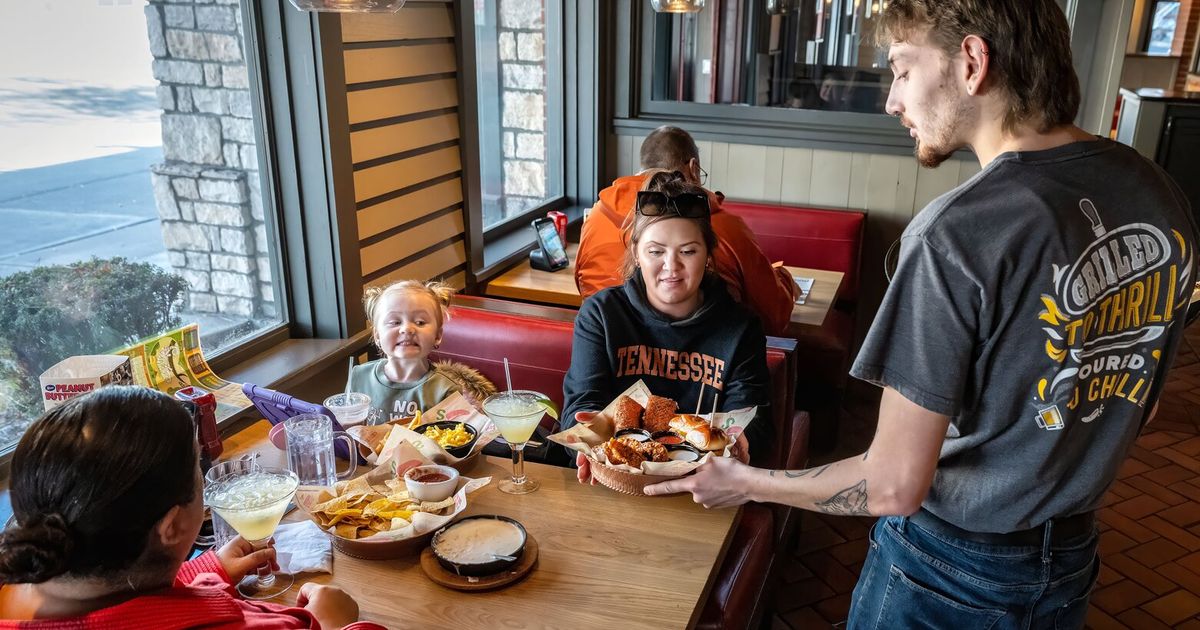 Chili’s in Spokane, only one in WA, draws a crowd of ‘chiliheads’ | The ...