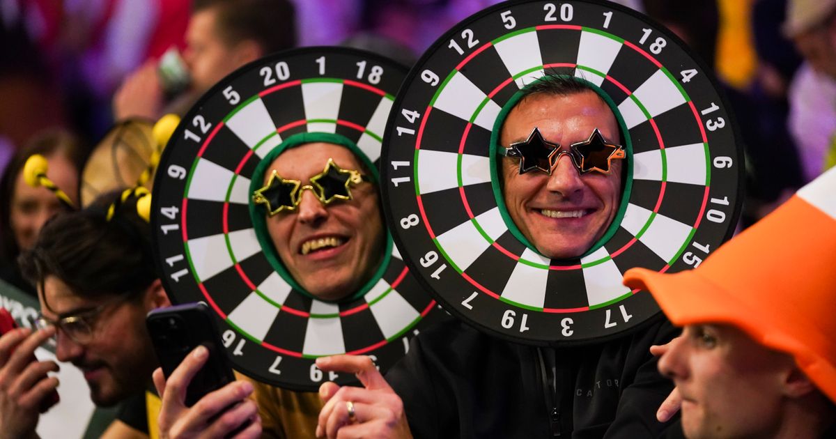 PHOTO COLLECTION: Darts Fans | The Seattle Times