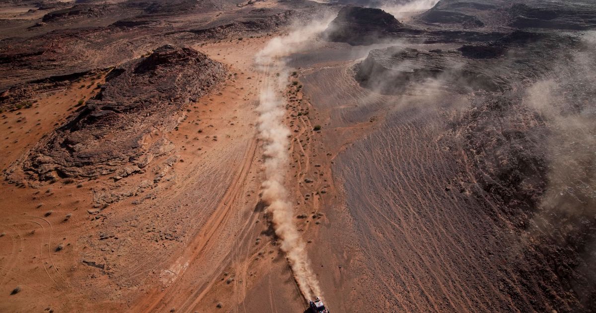 AP photographer captures speed and breathtaking landscapes at the Dakar ...