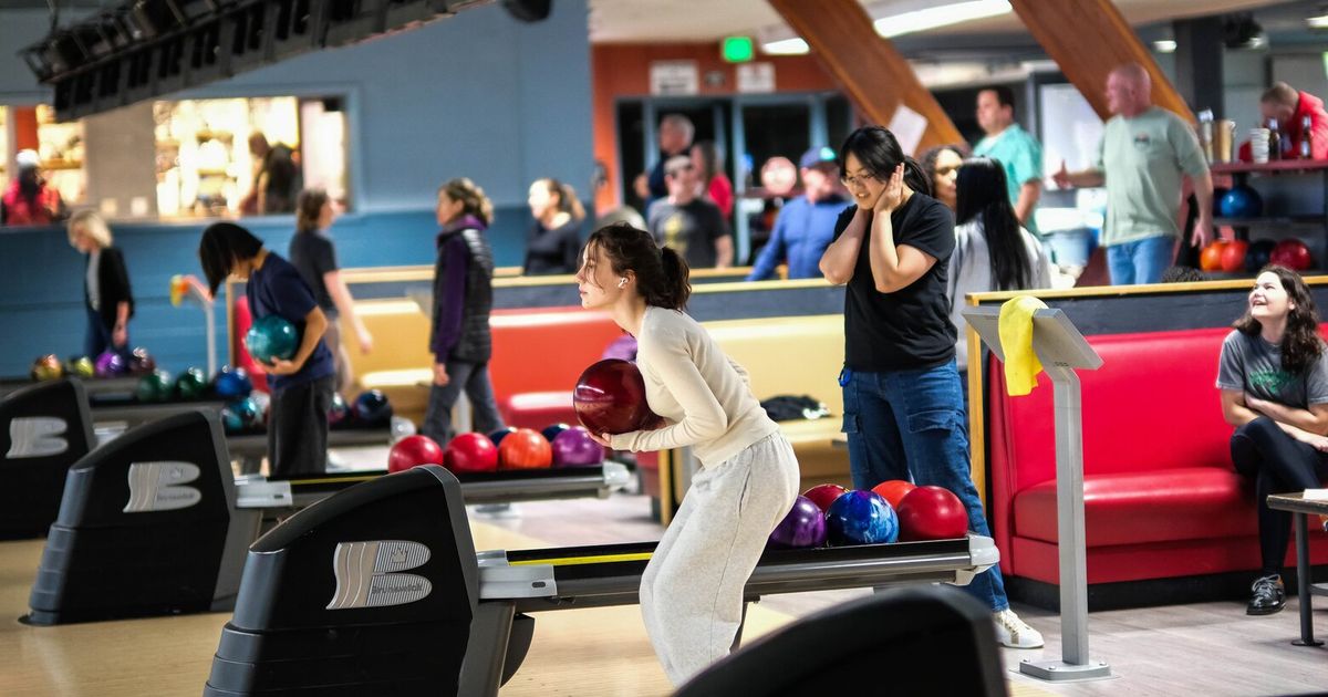 West Seattle Bowl keeps up with technology, but has vintage charm to ...