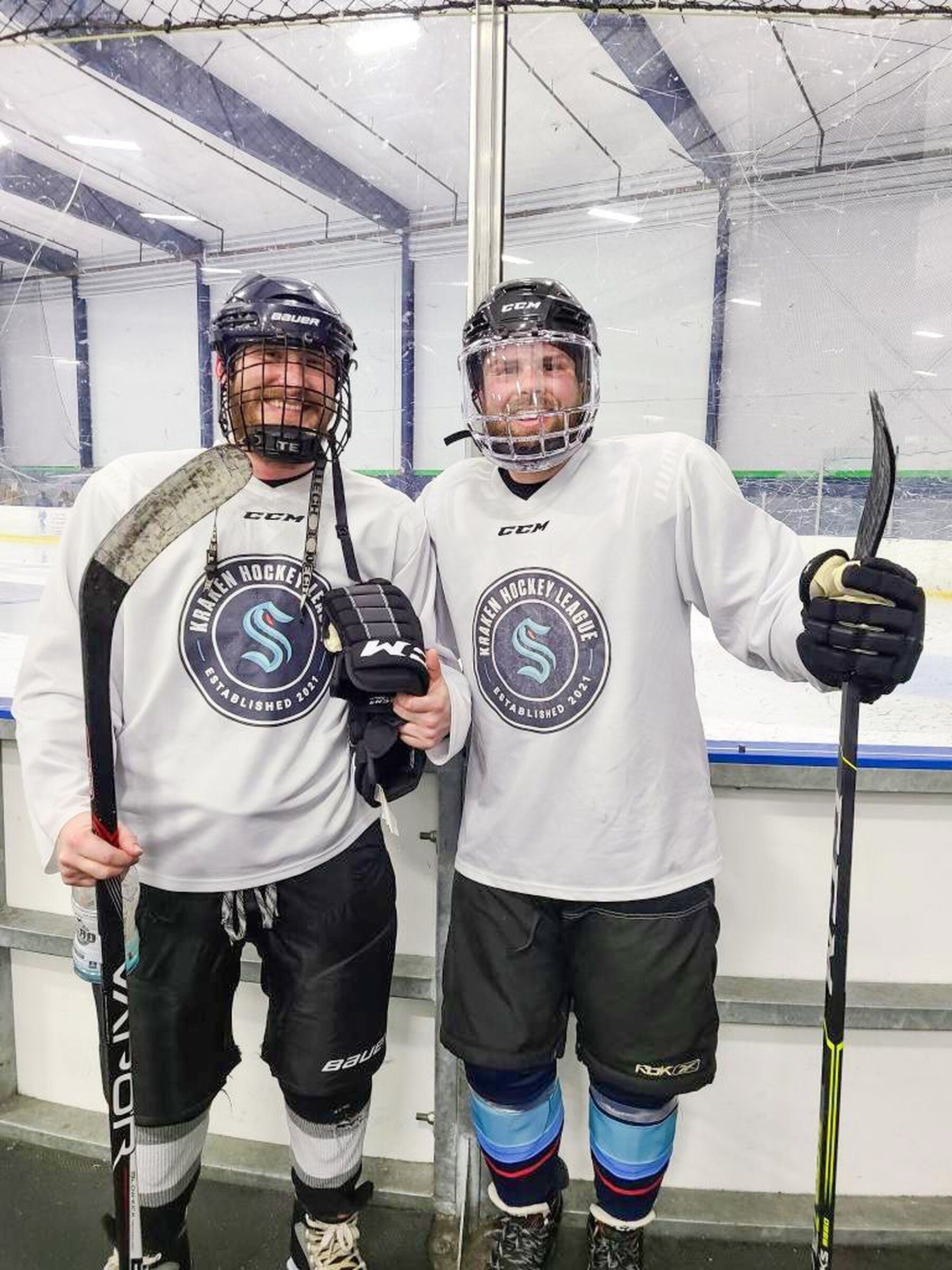 Snoking adult hockey store