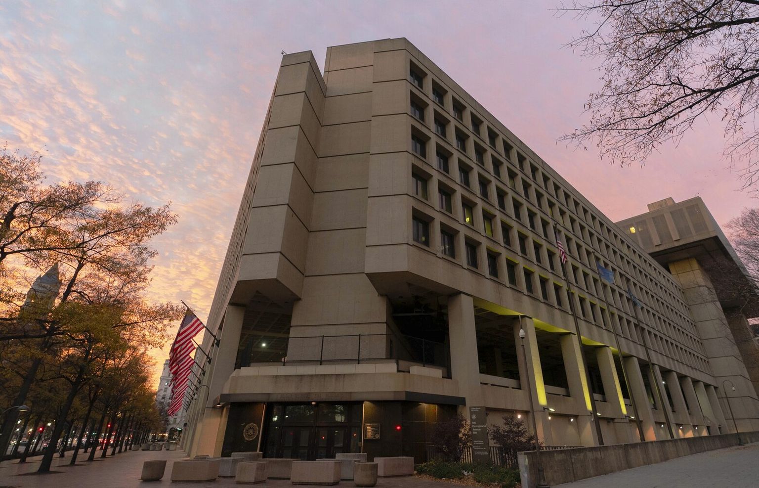 ‘Accidental’ FBI chief builds a following as agency’s defender | The ...