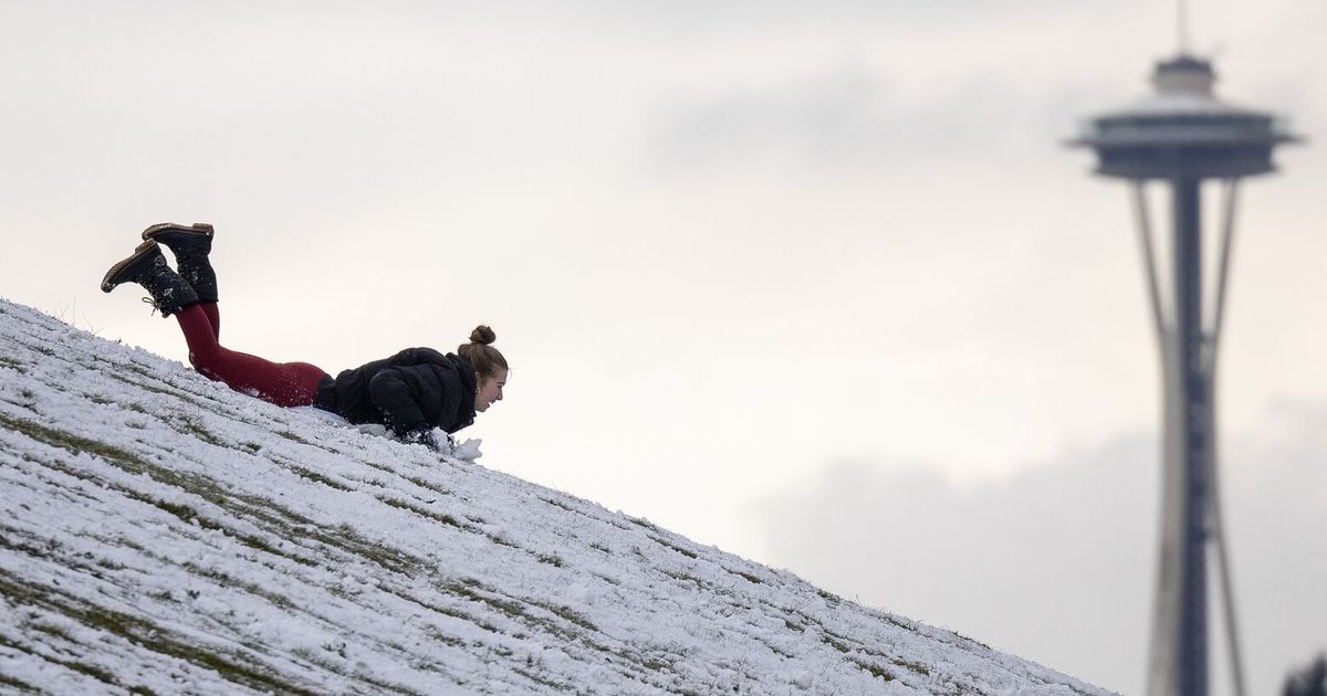 Seattle weather updates: Snow snarls roads, forces remote classes | The ...
