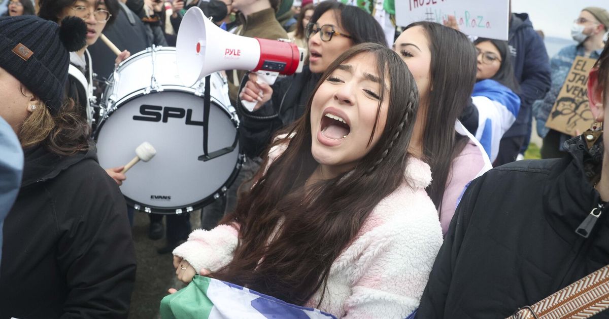 2 arrested as hundreds march at ‘Protest Against ICE’ in Seattle | The ...