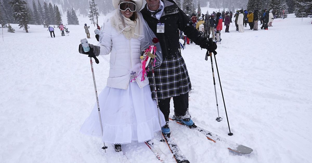 Dozens of couples get hitched at snowy Colorado ski resort on Valentine ...