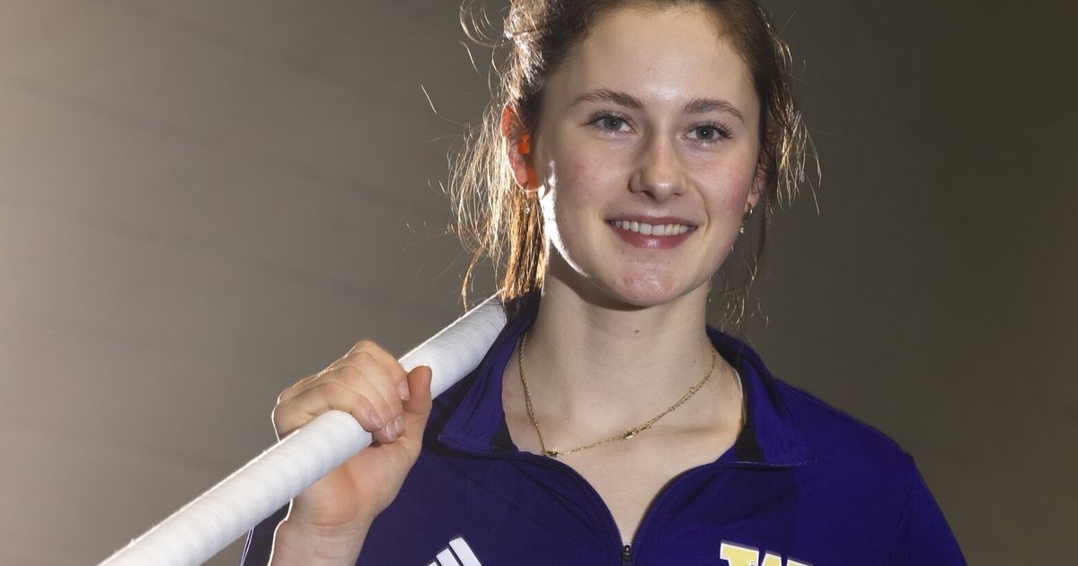 How record-breaking Washington Huskies pole vaulter Amanda Moll ...