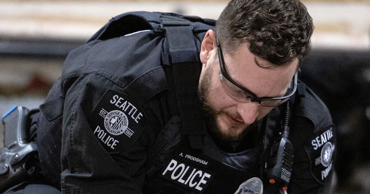 Stop the dying 101: Teaching new Seattle cops medical interventions ...