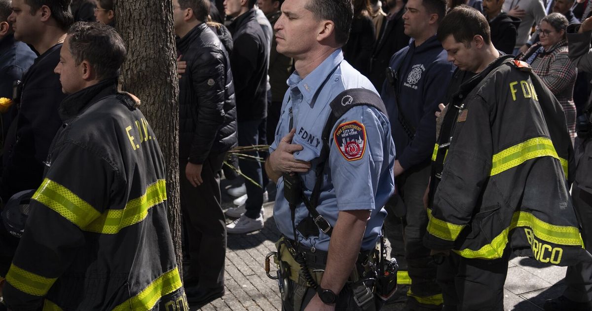 Bell tolls as New York marks the anniversary of the 1993 World Trade ...