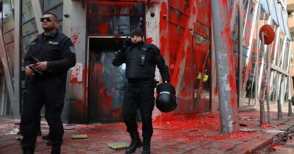 1,000 Bulgarian nationalists protest against government plans to adopt ...