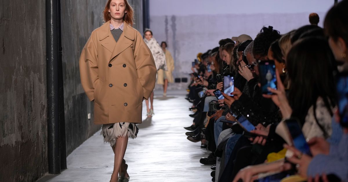 N21 brings back wardrobe staples with feathery details and statement ...