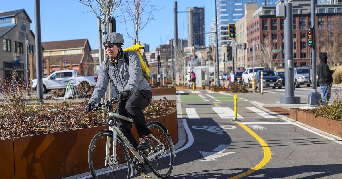 New Seattle waterfront bike path opens | The Seattle Times
