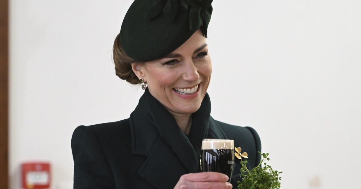 Princess Kate steps back into the fashion spotlight | The Seattle Times