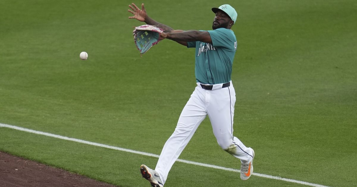 Mariners wrap up spring training with worst record ever. Does it matter ...