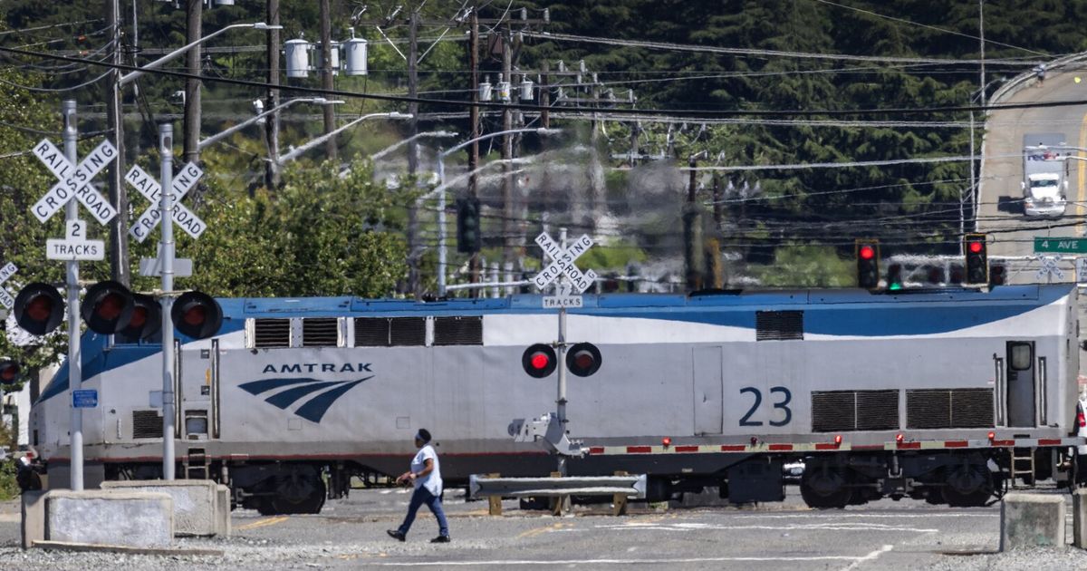 Amtrak pulls most of its Cascades railcars out of service | The Seattle ...