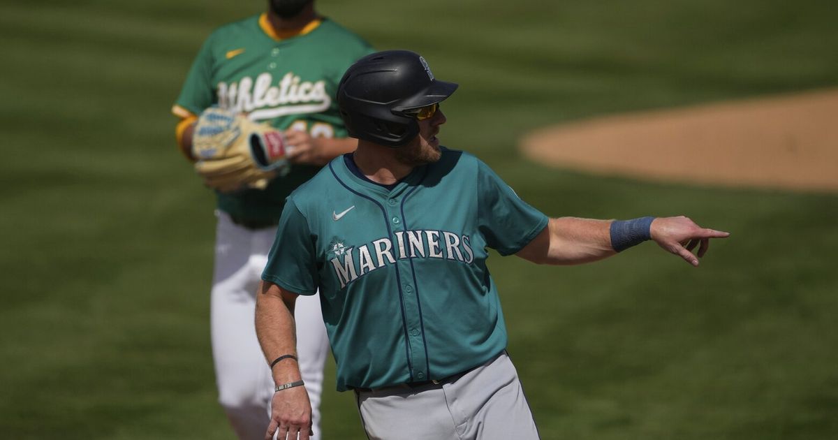 Luke Raley enjoys unexpected start in center as Mariners fall to A’s ...