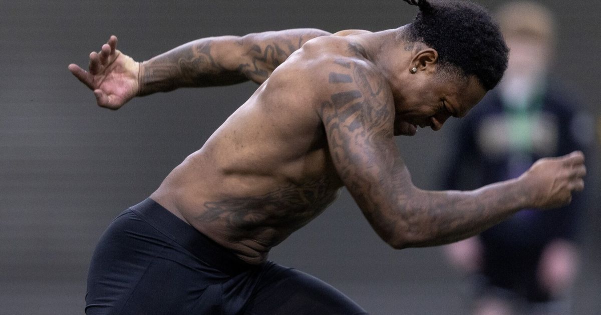 14 departing Huskies try to make their mark at UW football pro day ...