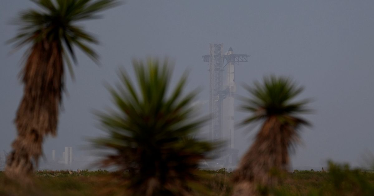 Last-minute problems with SpaceX’s mega rocket Starship forces delay of ...