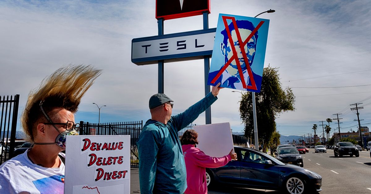 PHOTO COLLECTION: Elon Musk Protests | The Seattle Times