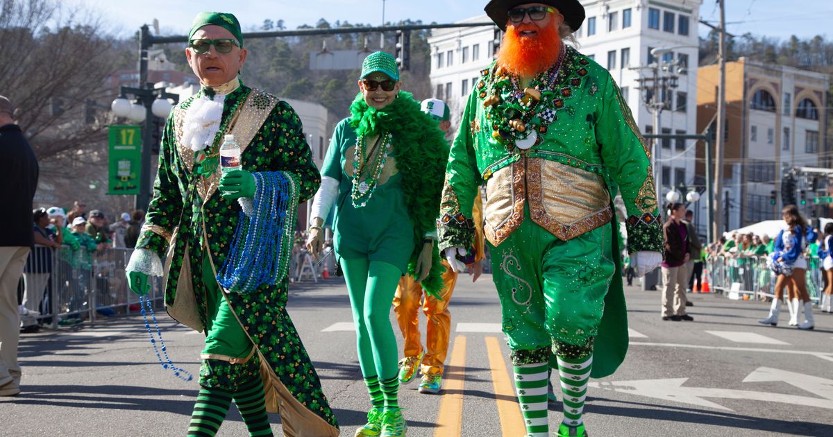 Thousands crowd Arkansas city for world’s shortest St. Patrick’s Day ...