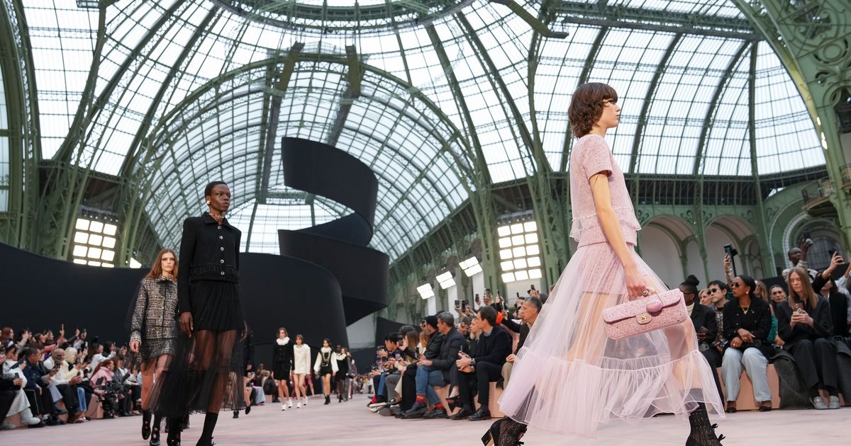Chanel stages a grand bow to the future, as Naomi Campbell speaks about ...