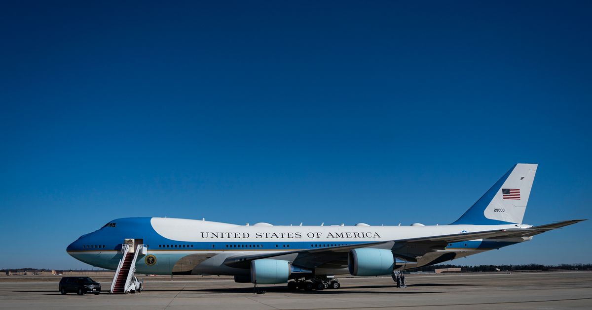 Trump eases some Boeing security clearances for work on Air force One ...