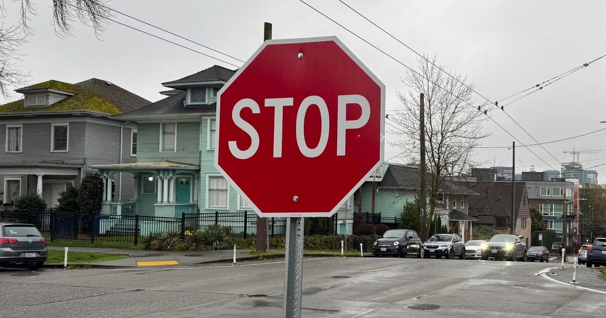‘Vigilante’ stop signs on Seattle’s Capitol Hill attract city’s ...