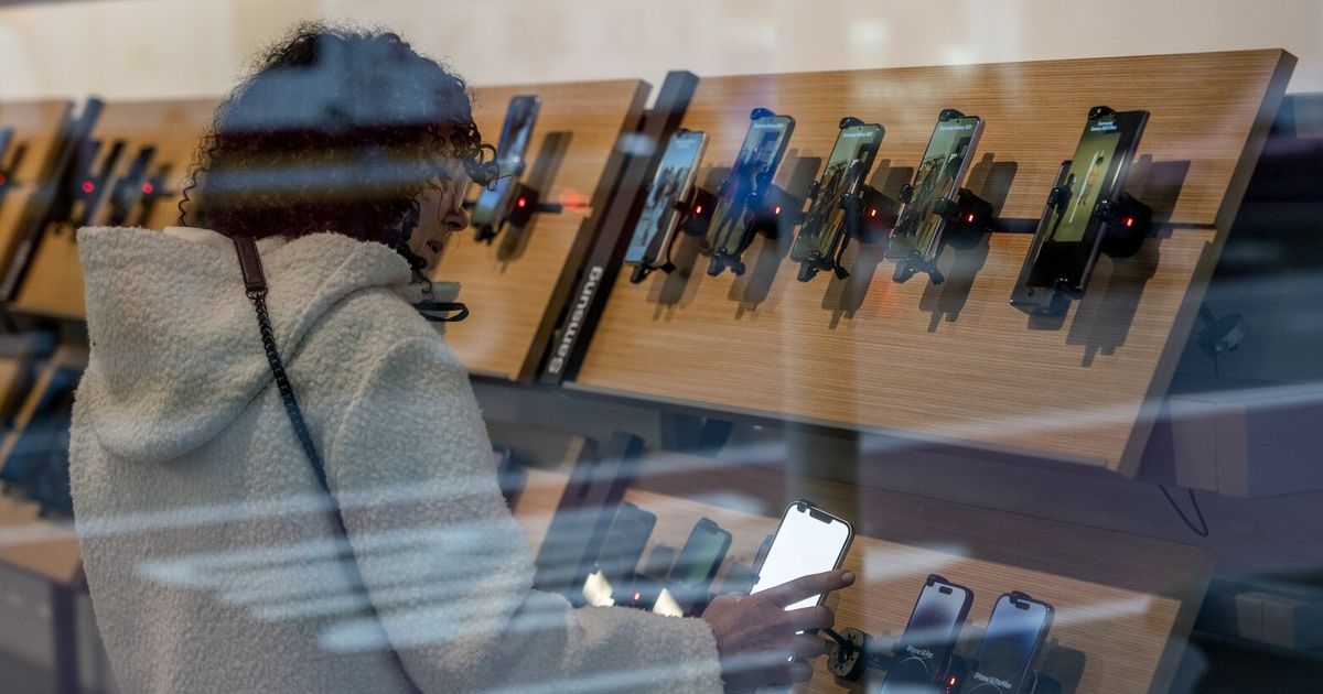 Verizon offers new perks to woo subscribers in tight market | The ...