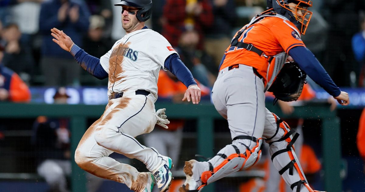 Photos: Mariners lose to Astros after 12 innings, 2-1 | The Seattle Times
