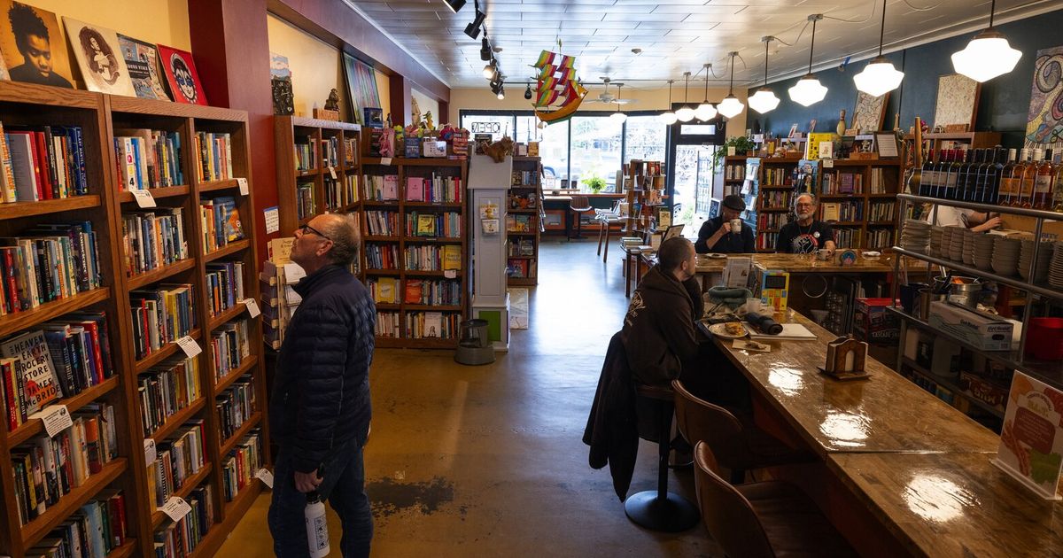 3 Seattle bookstores embrace recent changes | The Seattle Times