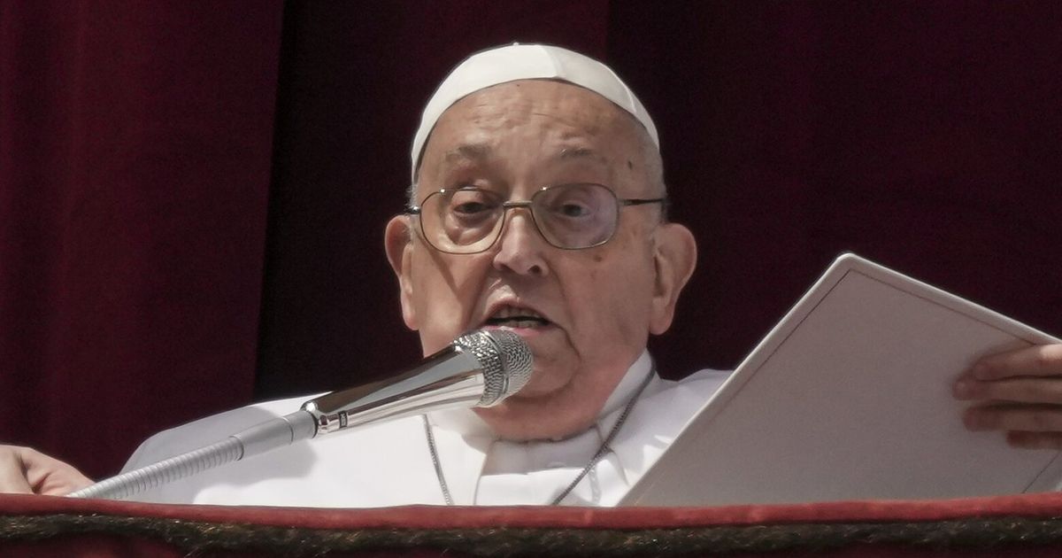 Pope Francis emerges from convalescence on Easter, delights crowd with ...