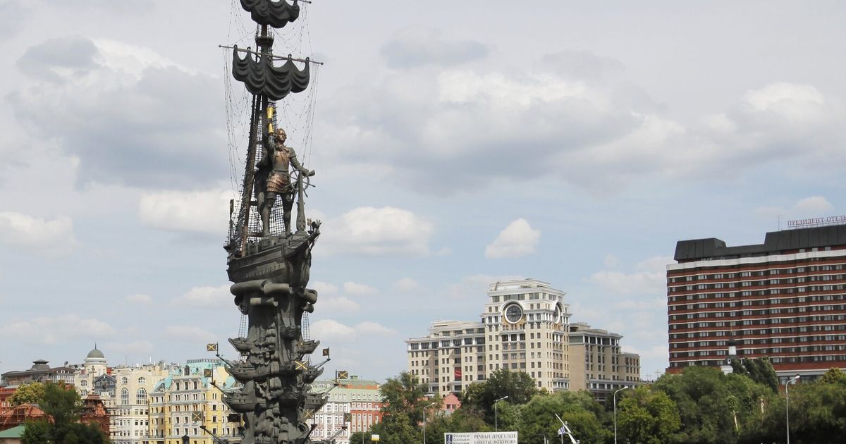 Georgian-Russian sculptor Zurab Tsereteli, known for his gigantic and ...