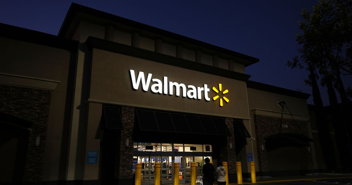 Walmart stands by its annual financial outlook but pulls back its 1Q ...