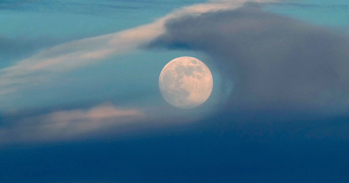 A micromoon will grace the night skies this weekend | The Seattle Times