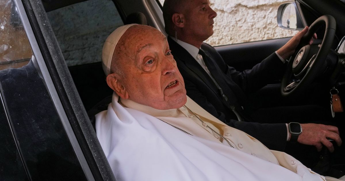 A recovering Pope Francis visits Rome prison to keep annual Holy Week ...