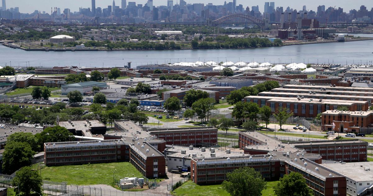 NYC lets immigration officials open an office at Rikers jail, a ...