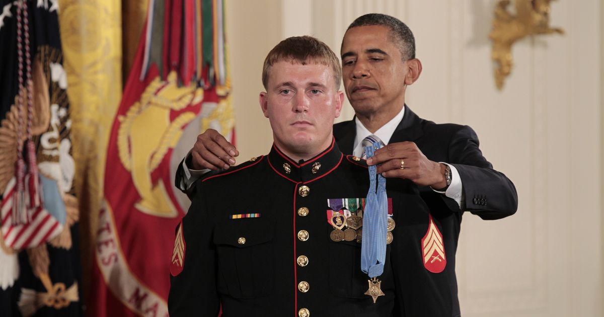 Afghanistan Medal of Honor recipient reenlists in Marine Corps reserves ...