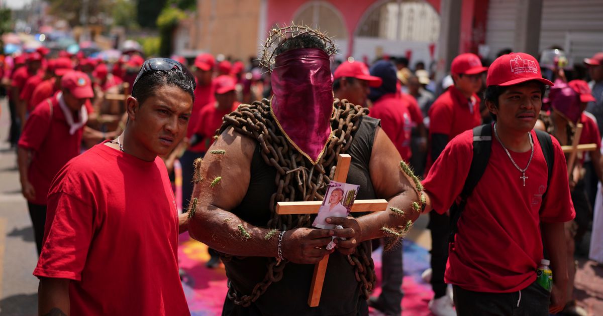 Men toting chains and pierced with cactus keep a Good Friday tradition ...