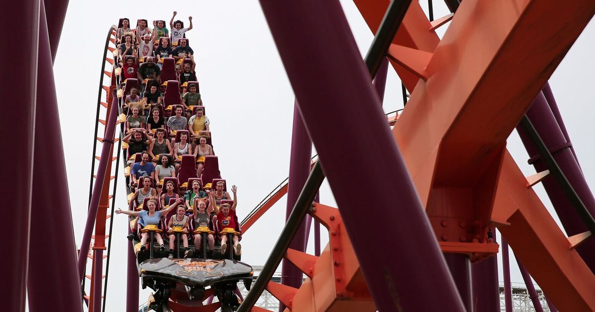 Six Flags begins selling off amusement parks | The Seattle Times