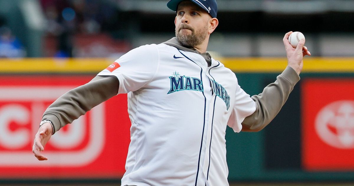Former Mariners pitcher James Paxton returns to throw out first pitch ...