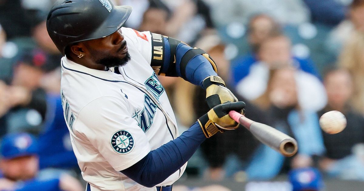 Mariners’ Randy Arozarena extends his career-best on-base streak ...
