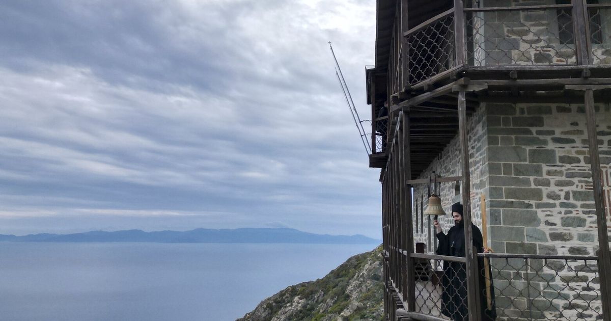 Meet the Mount Athos monks living at Simonos Petra monastery in ...