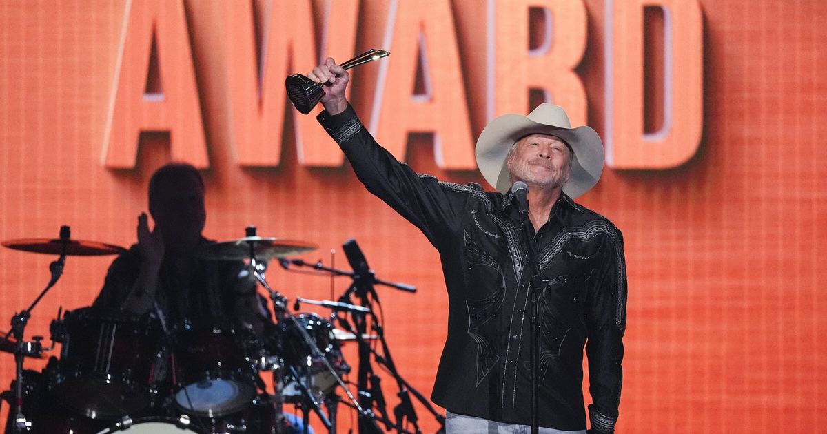 Ailing country star Alan Jackson retires from touring | The Seattle Times