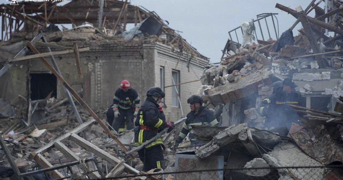 Russia and Ukraine complete prisoner swap hours after Moscow launches ...