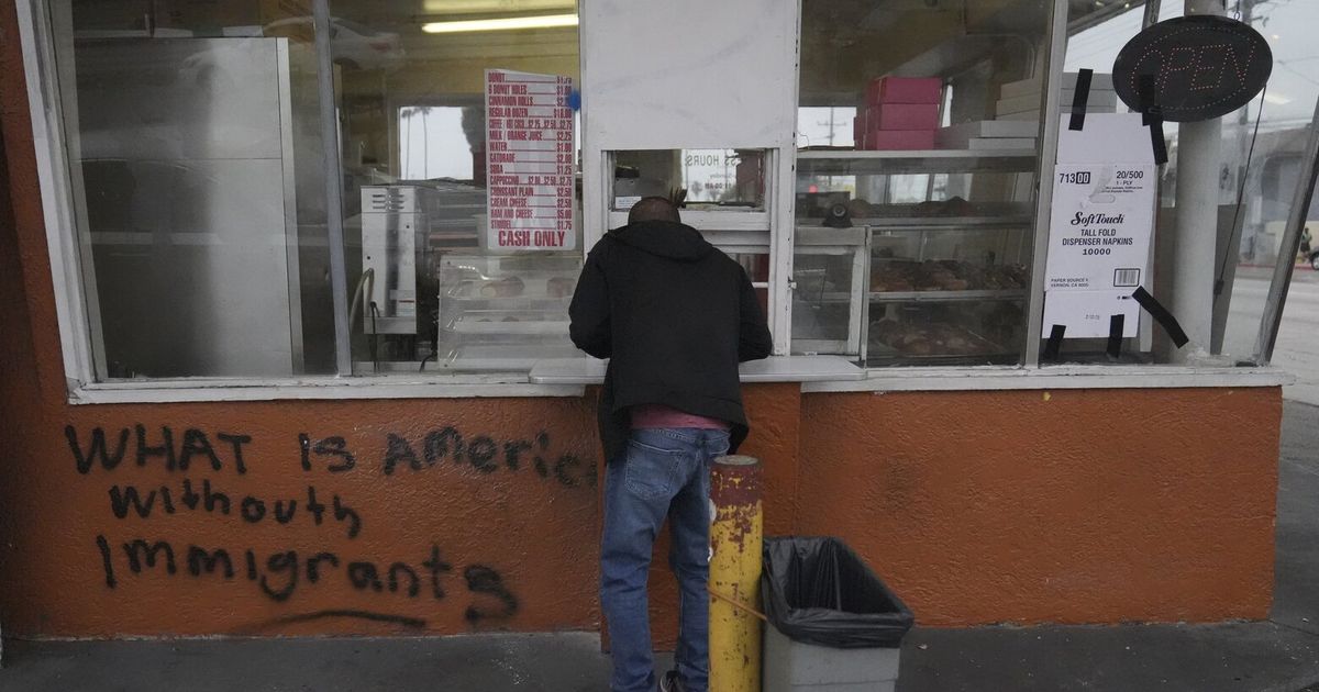 Protests intensify in Los Angeles after Trump deploys hundreds of ...